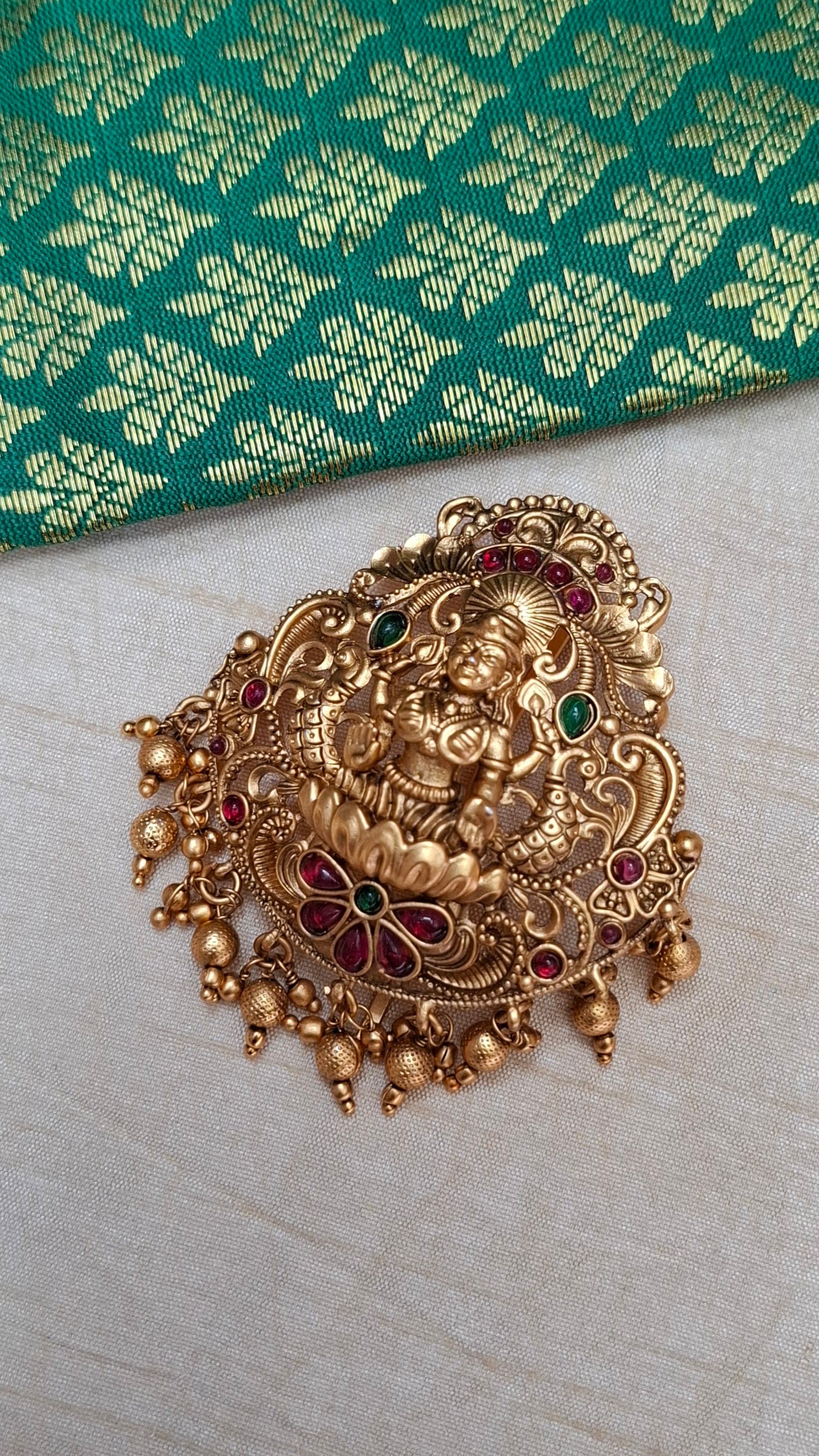 ANTIQUE HAIR JADAY PENDANT – brownmermaids